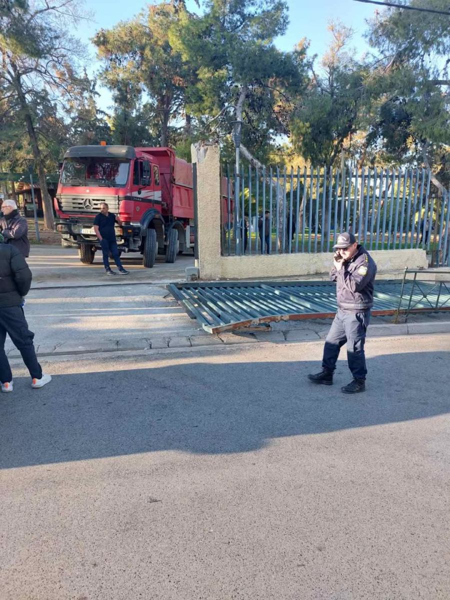 Ατύχημα από οχημα εργολάβου στο Άλσος Νέας Σμύρνης – τα ΕΠΙΚΑΙΡΑ