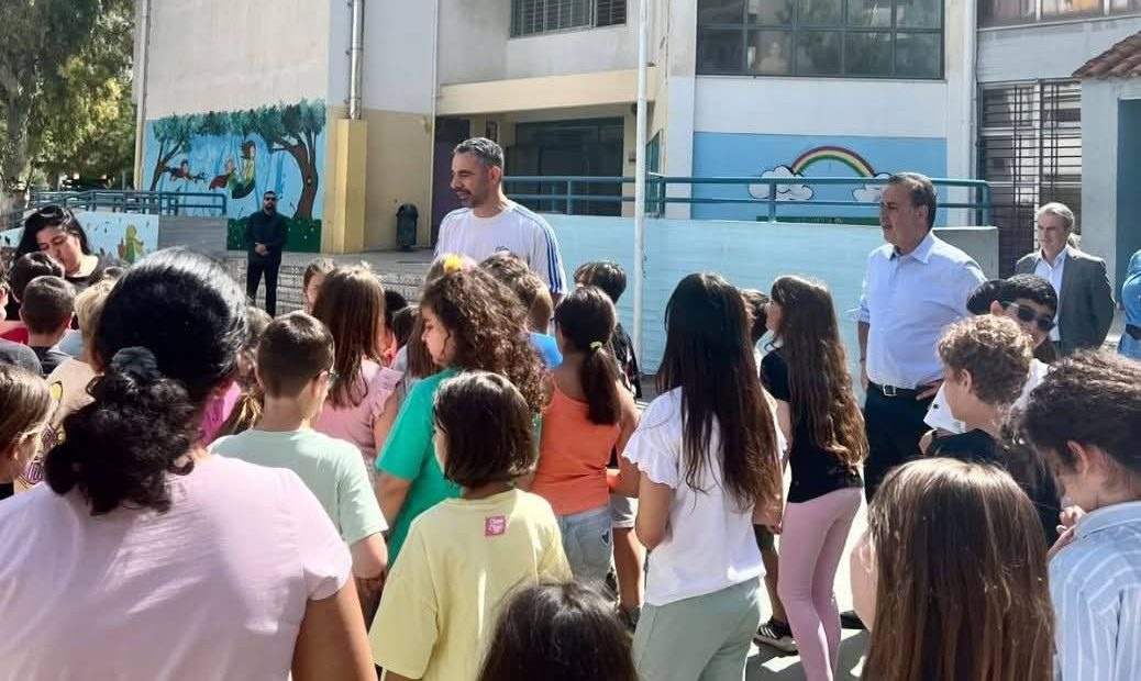 ΝΕΑ ΣΜΥΡΝΗ: Ο Υπουργός Περιβάλλοντος Σταύρος Παπασταύρου στο 12ο ...