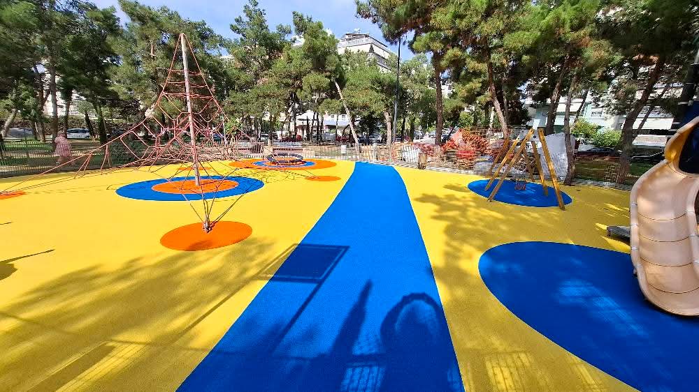 ΝΕΑ ΣΜΥΡΝΗ: Παραδόθηκε ανακαινισμένη Παιδική Χαρά στην Πλατεία Βασ ...